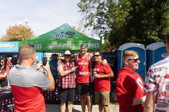 Tailgreeter - Big Sipz Madison Tailgate | Wisconsin Badgers vs ...